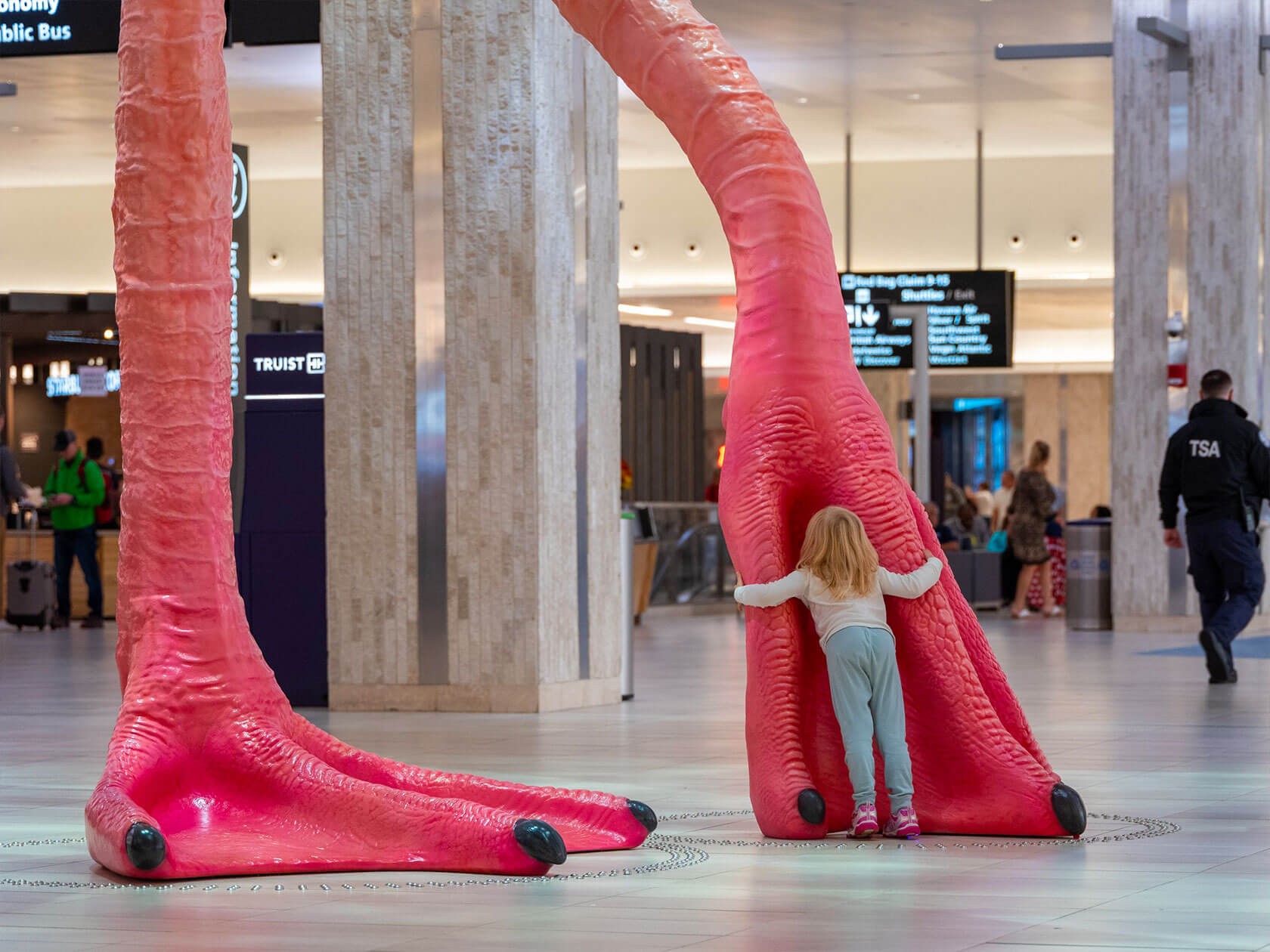 Street Art : Installation Flamingo Époustouflante par Matthew Mazzotta ...